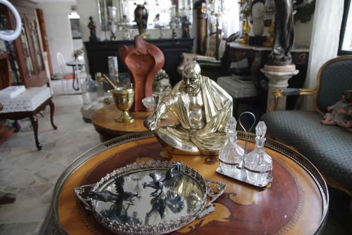 Giovanny Reyes: El rey de las botellas antiguas