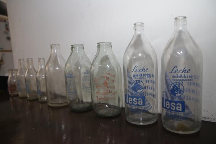 Giovanny Reyes: El rey de las botellas antiguas