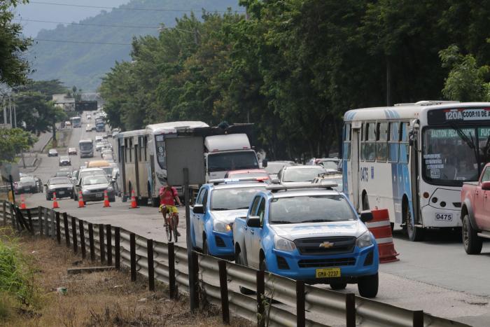 Desvío de buses y cierre de orejas viales intentan mitigar el caos en ...