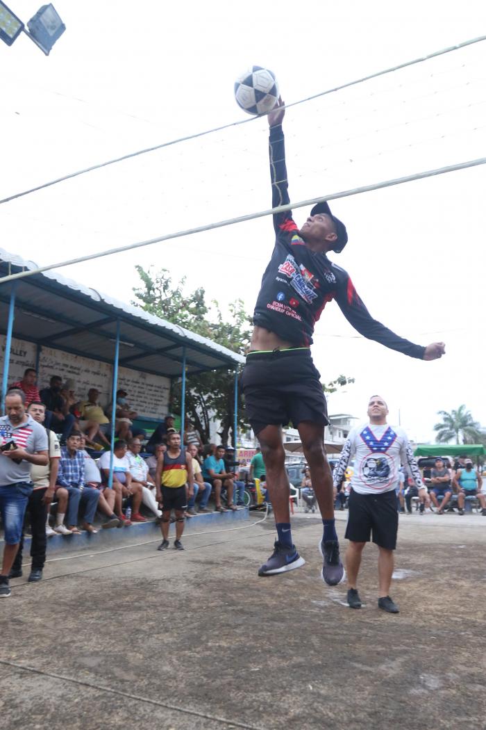 Zancudo y Mikely, abanderados del ecuavóley en Ecuador