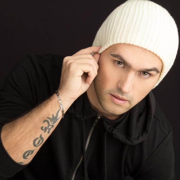 Tinto: "Me tomaría un aguardientico con Ed Sheeran"