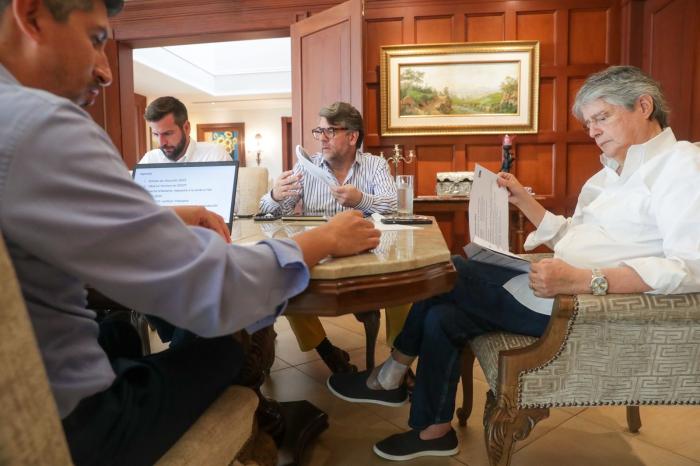 Comunicación de la Presidencia: 105 empleados manejan el punto más ...