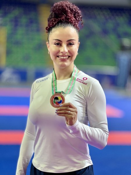 Jacqueline Factos ‘saca la cara’ por el karate de América