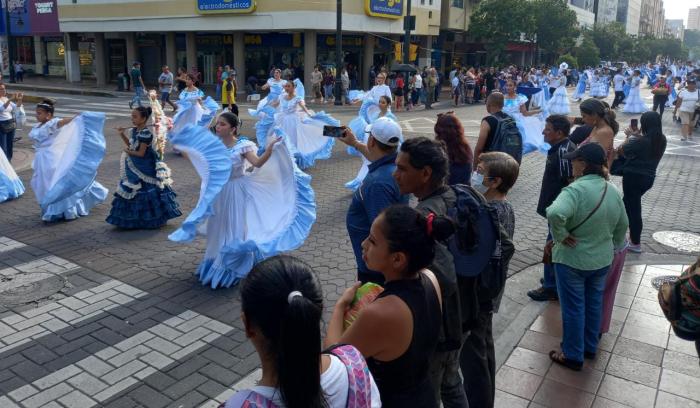 La 9 De Octubre Fue El Escenario De Una Fiesta De Color