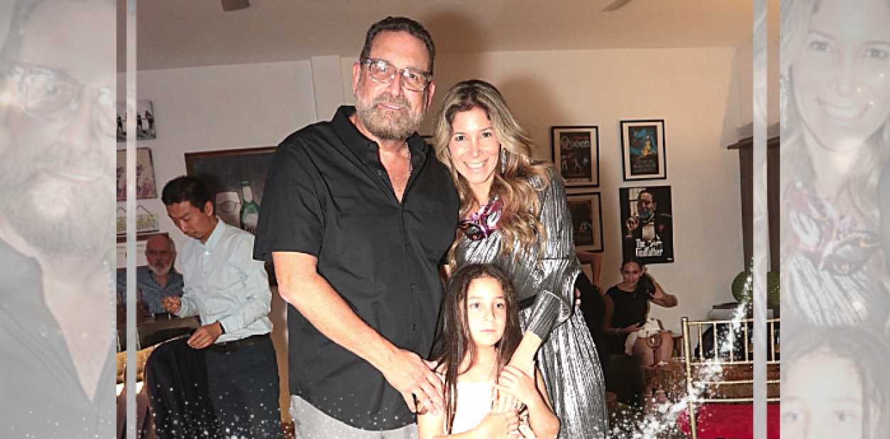 Máscaras y diversión por Alejandro Loor