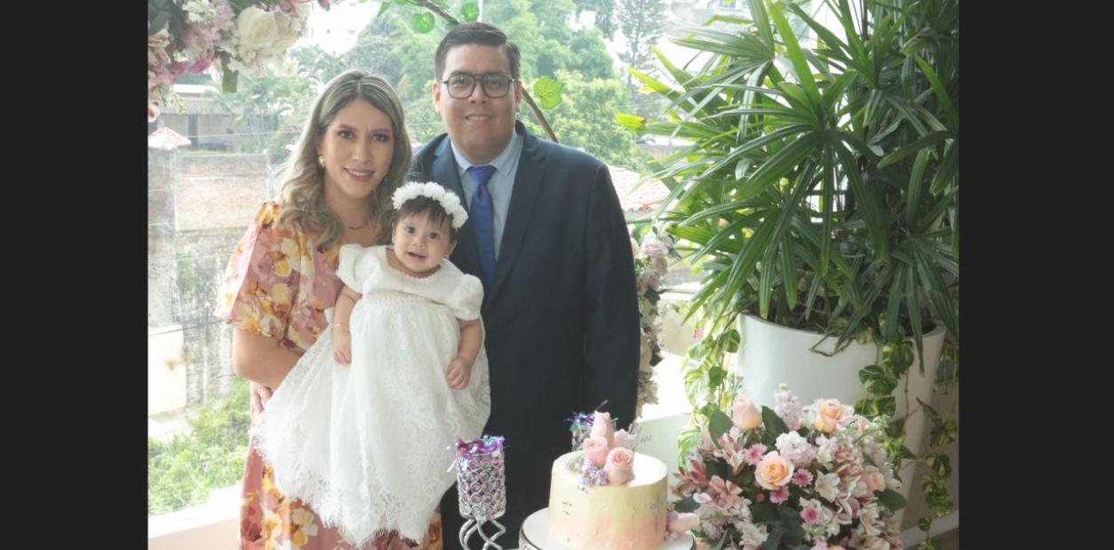 María Cristina Zea Bravo recibió el sacramento del bautismo