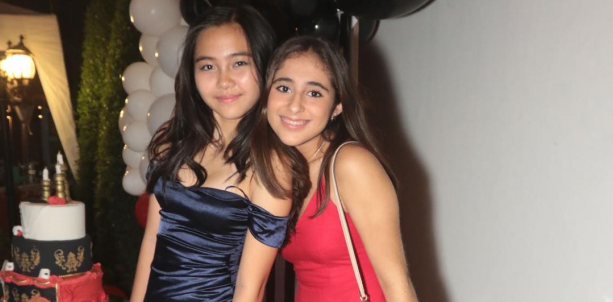 Máscaras y diversión por Alejandro Loor