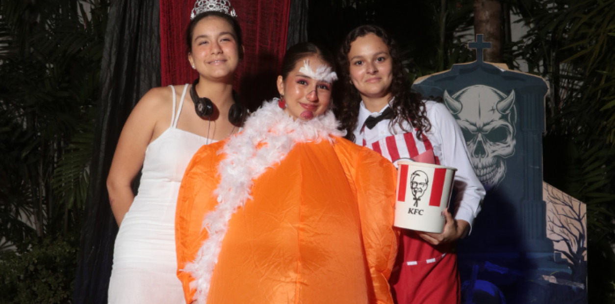 Halloween: Alejandro Loor celebró entre amigos y personajes terroríficos