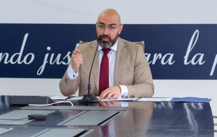 Godoy se hunde amarrado a su silla