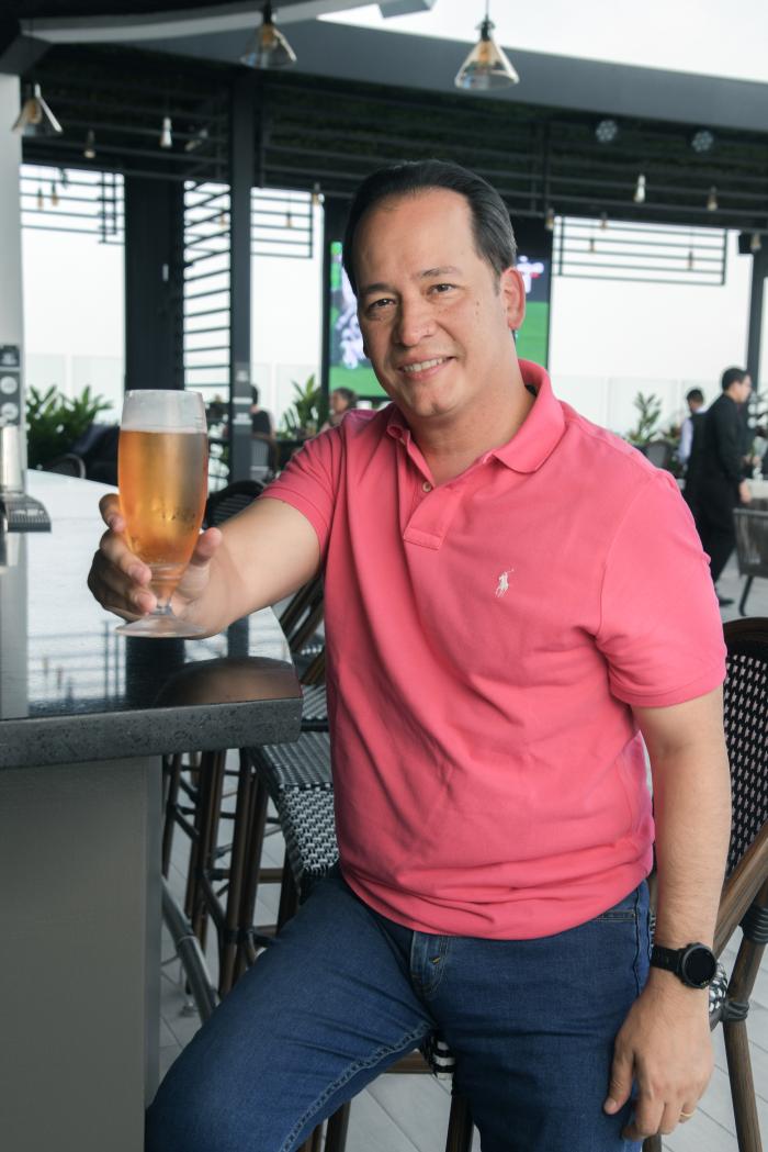 Henry Cucalón: "Al igual que Neruda, confieso que he vivido”