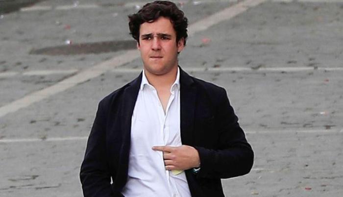 Froilán: Vive con su abuelo, Juan Carlos y gana bien en Abu Dabi