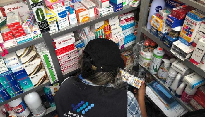 Mas de 700 medicamentos irregulares fueron detectados durante operativo en el centro de Guayaquil