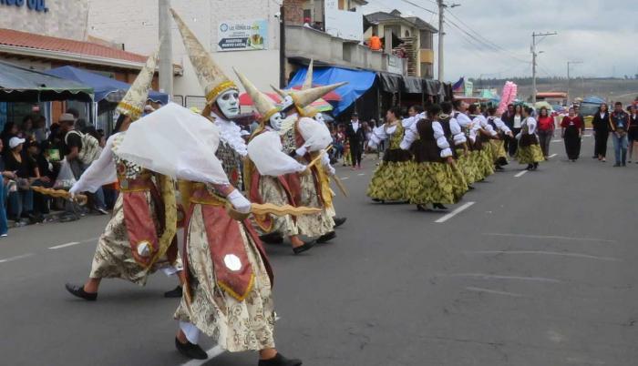 Riobamba, vive sus fiestas bajo el lema El Color de la Alegria