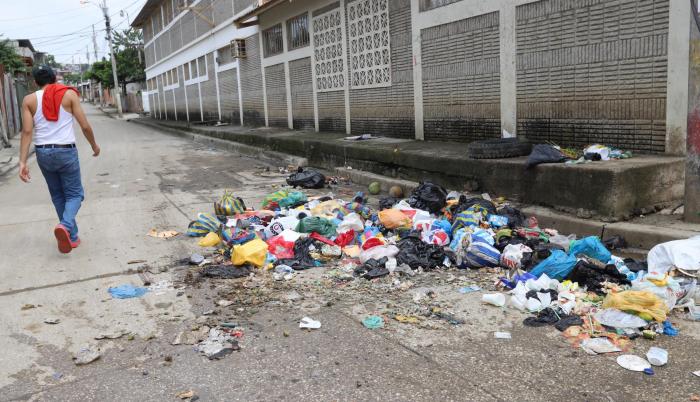 Las denuncias por ensuciar la ciudad ahora se receptan via WhatsApp