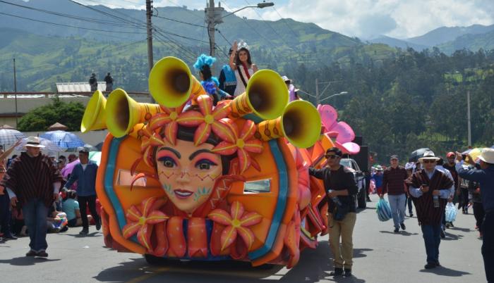 Comparsas y coplas en el Carnaval de Guaranda