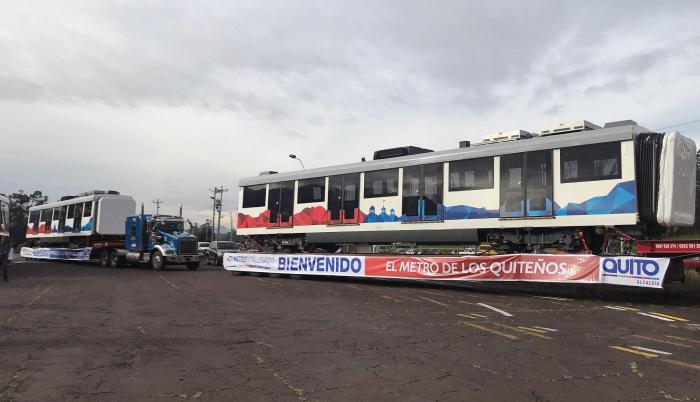 Arriba el segundo tren del metro de Quito