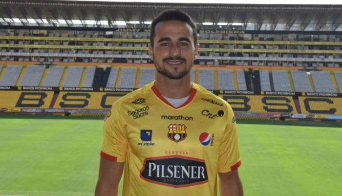 Alejandro Gonzalez, listo para reforzar la defensa de Barcelona