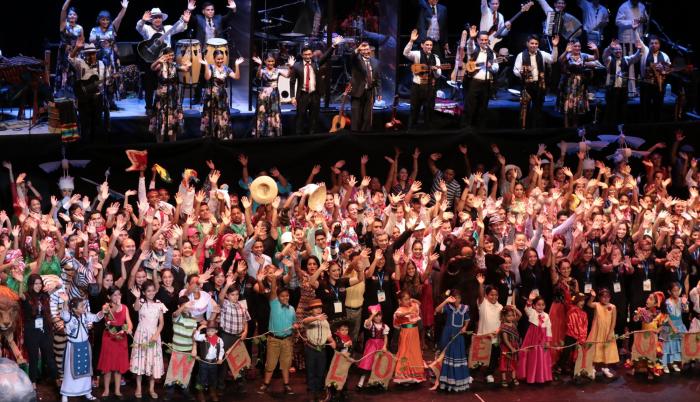 Mas de 400 artistas ponen en escena el arte ecuatoriano