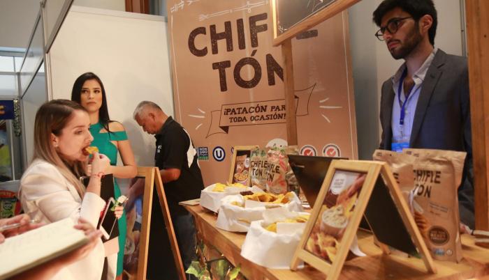 Los snacks y frutas locales hacen un guino al mundo