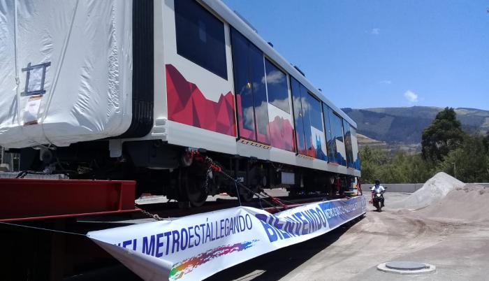 Metro de Quito: Llego el primer tren a la capital