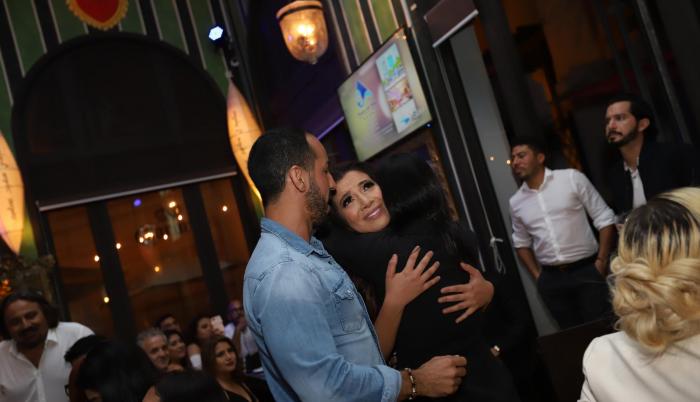 Elenco y directivos de Ecuavisa pendientes de la sintonia de “Sharon ...