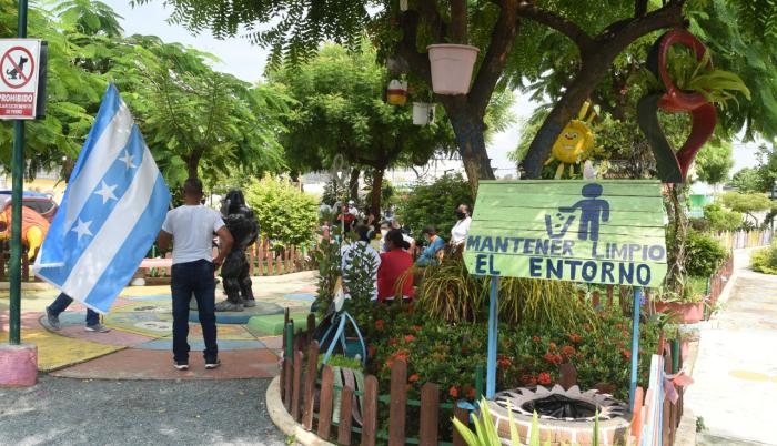 Guayaquil: comunidades se unen para darle mantenimiento a sus áreas verdes