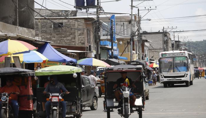 En Los Vergeles abundan las quejas y escasean las obras