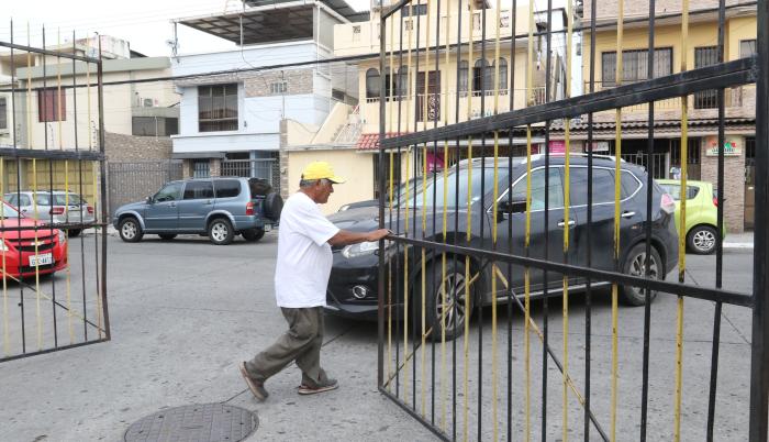 Ni las rejas ahuyentan a la delincuencia de La Garzota