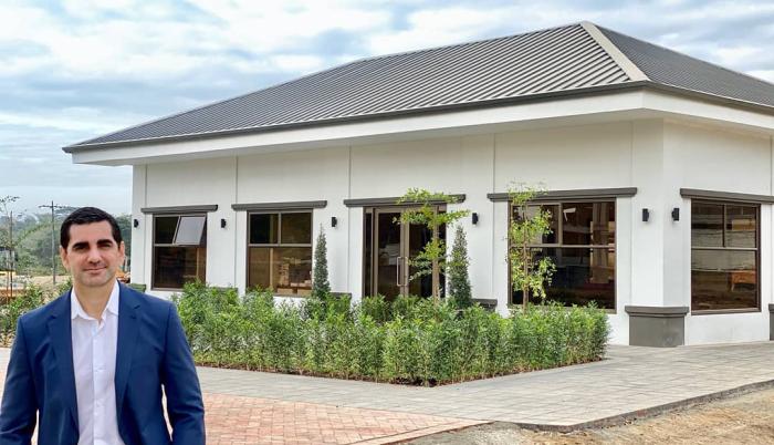 Carlos Pablo Henriques, el constructor que fue panadero, modelo y músico