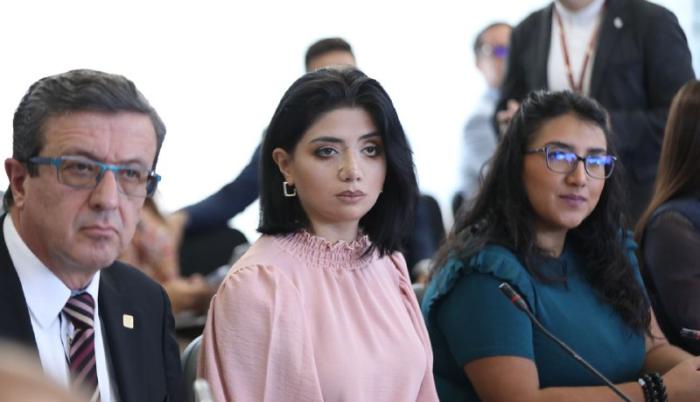 Asamblea: María Josefa Coronel niega vínculo con hermanos Isaías