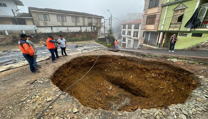 Zaruma despierta con un hundimiento de tierra en su casco urbano