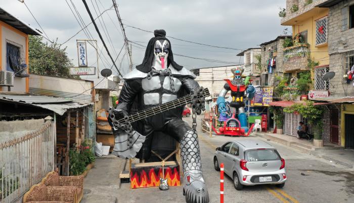 Guayaquil: Creadores de un monigote gigante son reconocidos ...