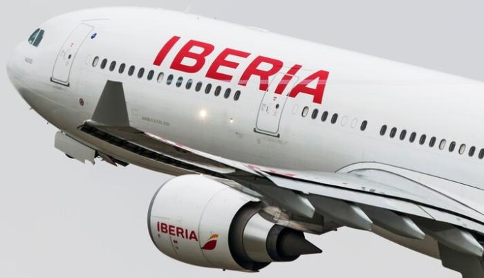 Iberia nombra “Ciudad de Quito” a uno de sus nuevos aviones