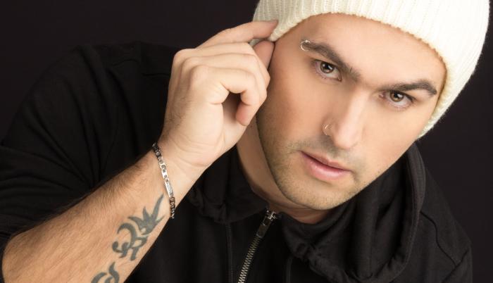 Tinto: "Me tomaría un aguardientico con Ed Sheeran"