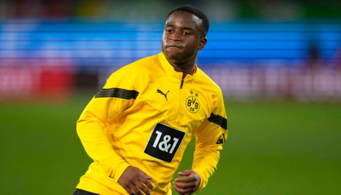 El Borussia Dortmund renueva al joven Moukoko hasta 2026