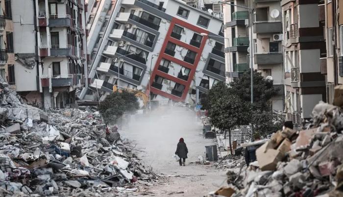 Terremoto Turquía: Rescatan a tres personas tras 13 días bajo los escombros