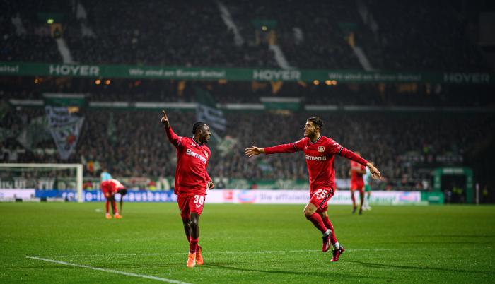 El Bayer Leverkusen, de Piero Hincapié, mantiene vigente el sueño europeo