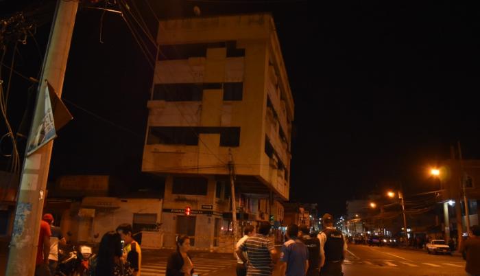 Posible colapso de un edificio en Machala