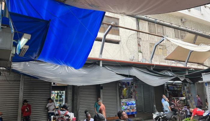 La bahía tiene un mes sin carpas para cubrirse del sol y de la lluvia