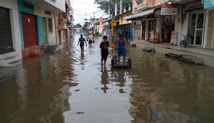 Recintos de Daule siguen anegados y aislados por lluvias