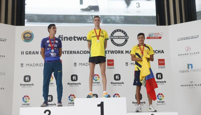 Ecuatoriano David Hurtado en el podio del Gran Premio de Marcha de Madrid
