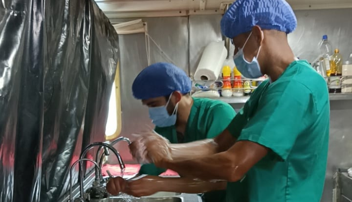 Galápagos: así fue la inusual cirugía en altamar para salvar la vida de ...