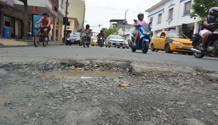 La falta de control ahonda el ‘bache’ en el servicio de asfalto