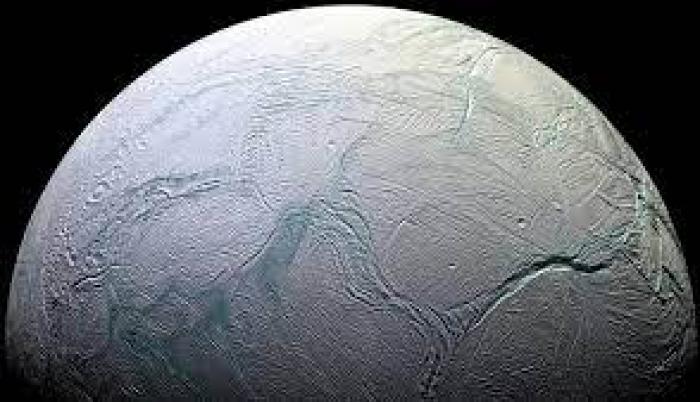 Una de las lunas de Saturno tiene elemento esencial para la habitabilidad