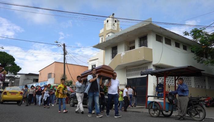 Babahoyo: Bella Montoya, la mujer que 'resucitó', fue velada nuevamente