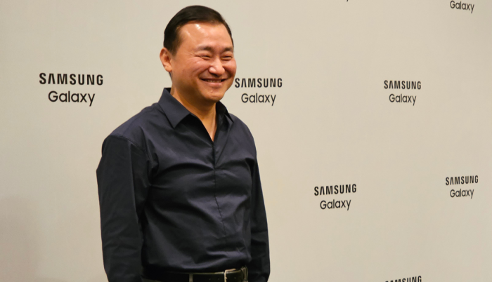 TM Roh: "Queremos que pierdan el miedo a los teléfonos plegables"