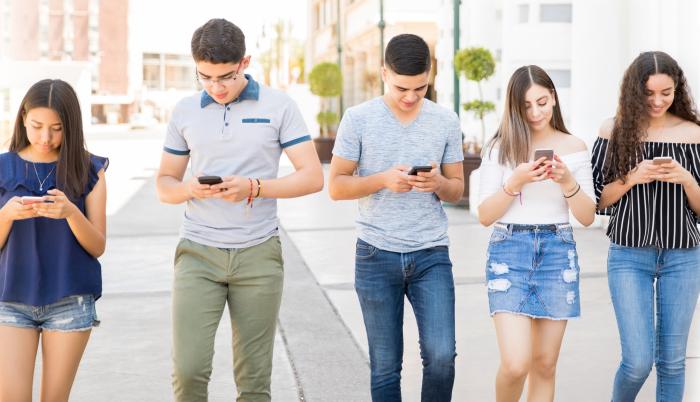 Adolescentes Digitales Cada Vez Más Consumidos Por Las Pantallas