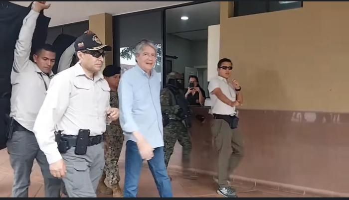 Jaime Nebot y Guillermo Lasso visitan a Carlos Falquez, quien está ...