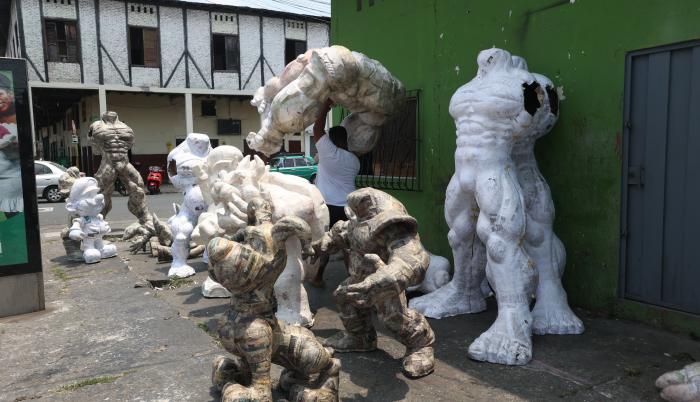 Guayaquil: La llegada de El Niño aligera la elaboración de monigotes