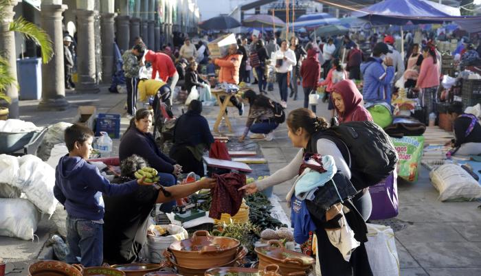 Reviven la tradición prehispánica del trueque, patrimonio del centro de ...